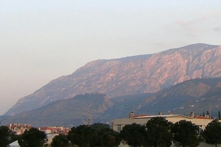 Spil Dağı Gezilecek Yerler